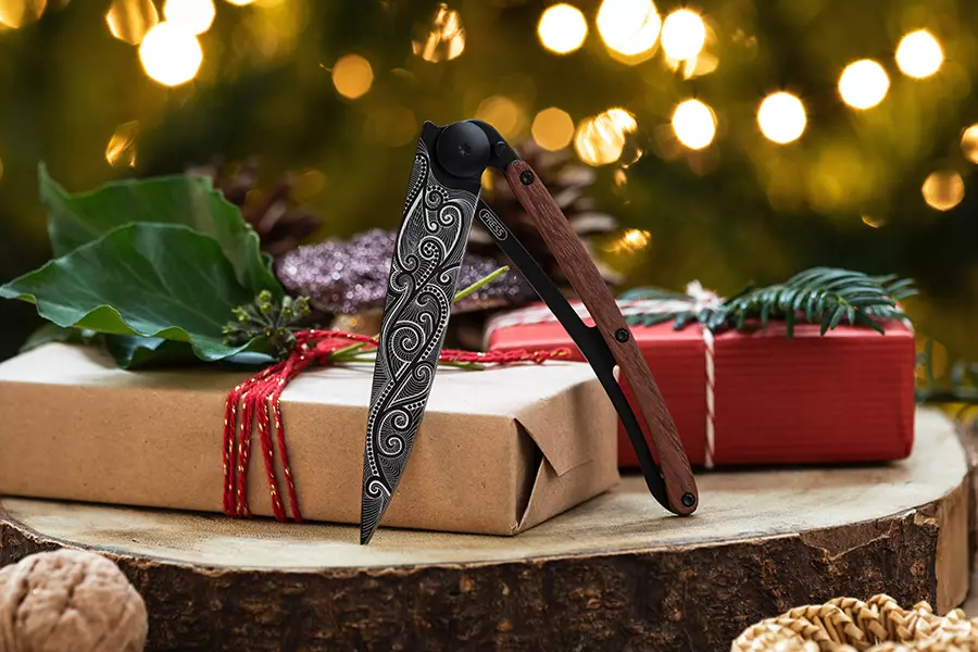 Овој џебен нож ја проверува секоја кутија за сезоната на подароци 5062_1