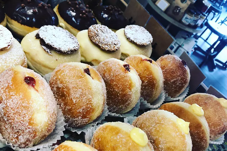 Bácús Candied Na Donuts is Fearr i Melbourne