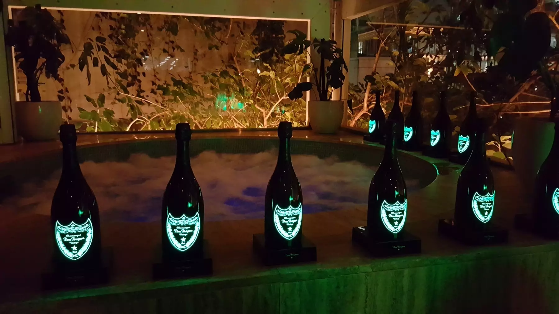 डोम पेरिग्नन चमकदार चमक बोतल रात