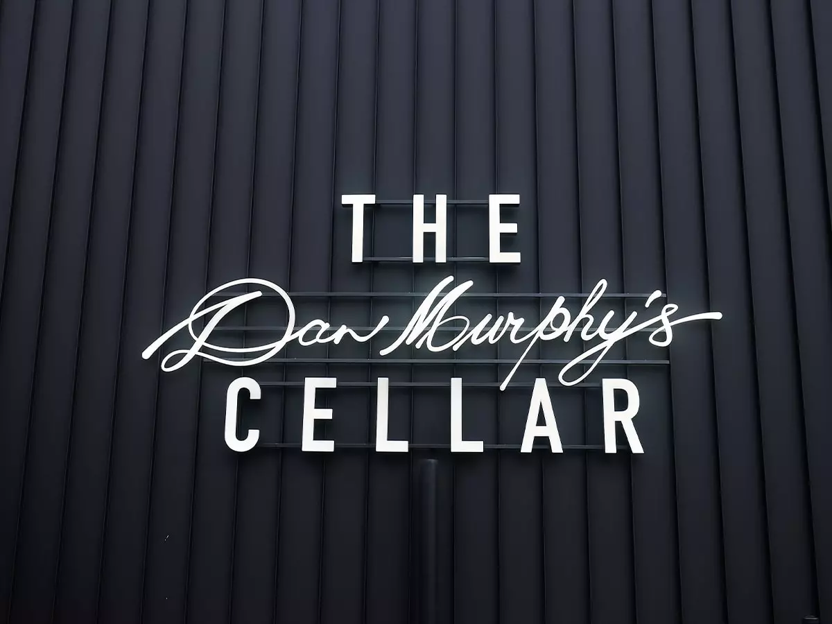 5 dan murphys yana buɗe ƙofar cellar da ba kasafai ba