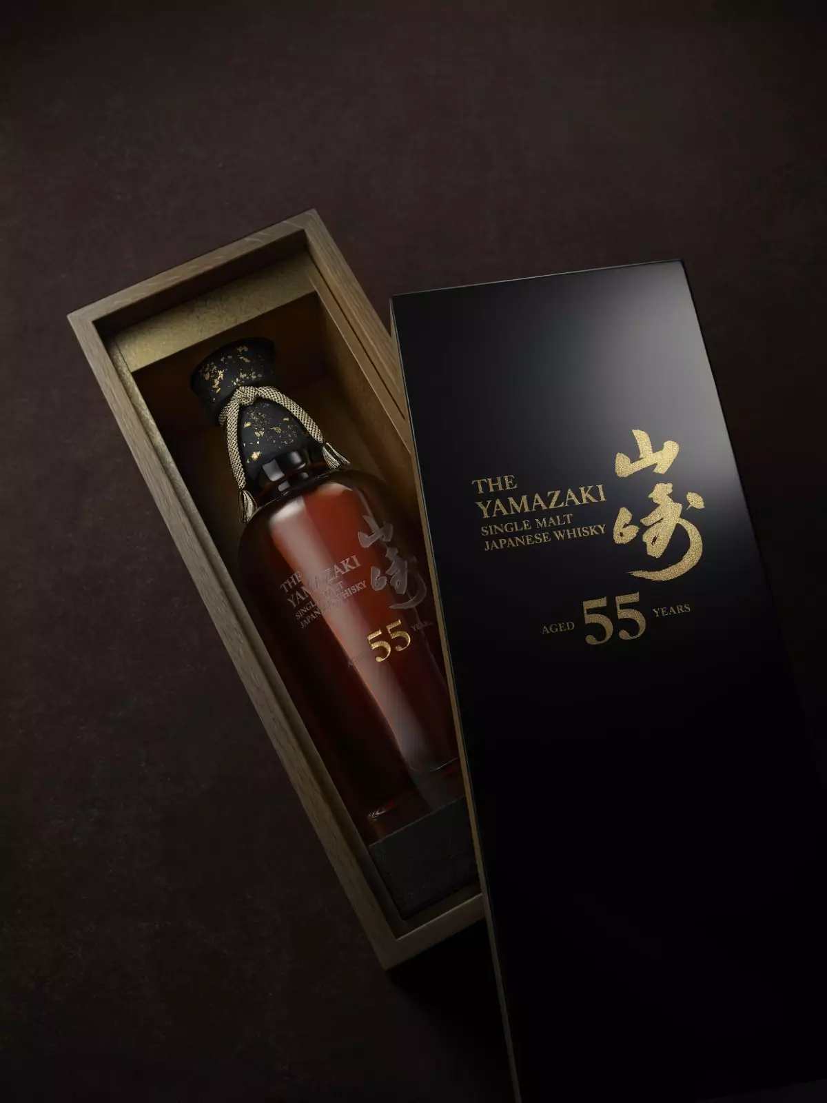 Botella Yamazaki 55y scene en la caja