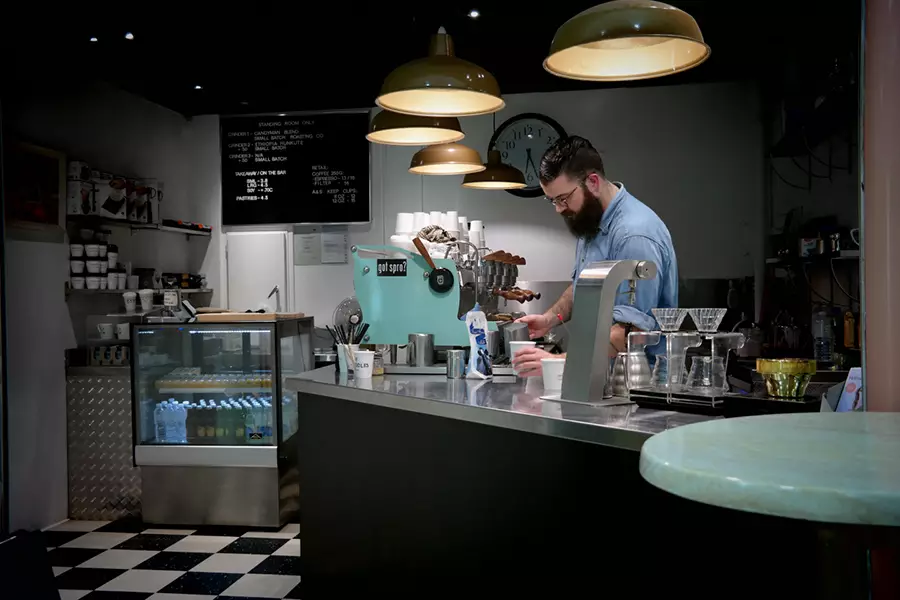 Bilik Berdiri Sahaja Kedai Kopi Kafe Perth