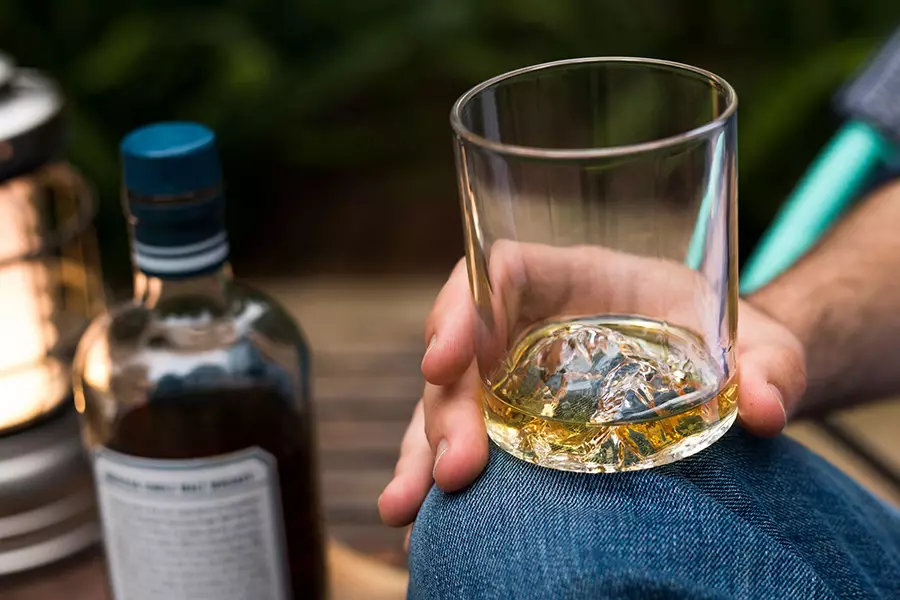 Whisky Litlhōrō tsa Lithaba tsa Amerika Likhalase Tsa Keresemese Tataiso ea Limpho tsa Boozehound