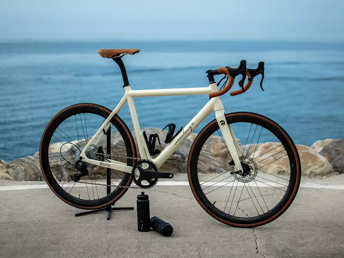 $ 30,000 Ares Super Leggera yog lub ntiaj teb Lightest E-Road Bike