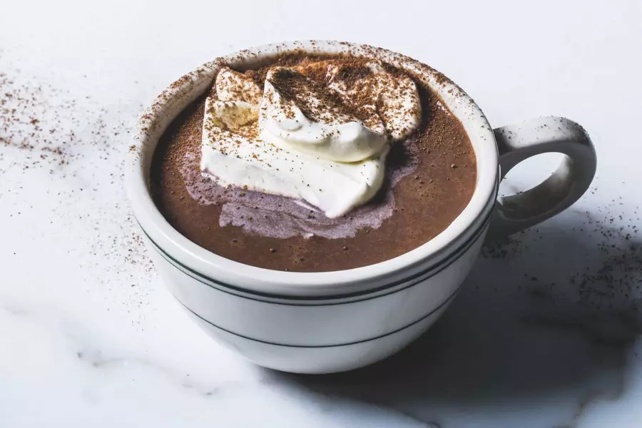 Ntụziaka kacha mma Ista Cocktail - Cassidy Irish Cream Hot Chocolate