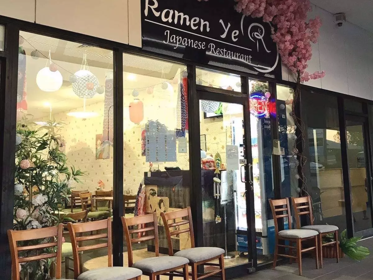 ramen ye japāņu restorāna ielas skats