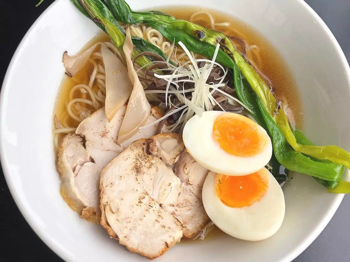 beppin ramen és sütemény étkezés