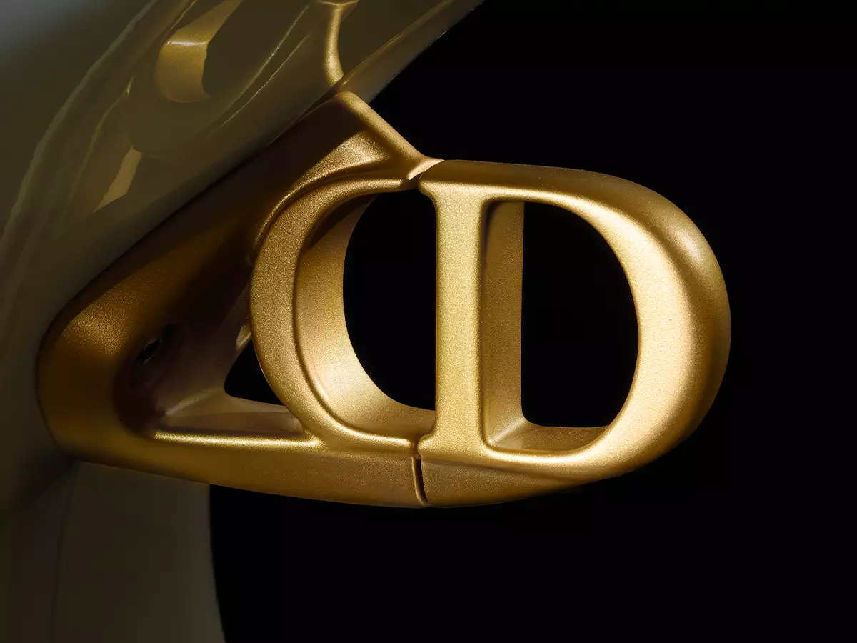 1 Christian Dior vespa 946