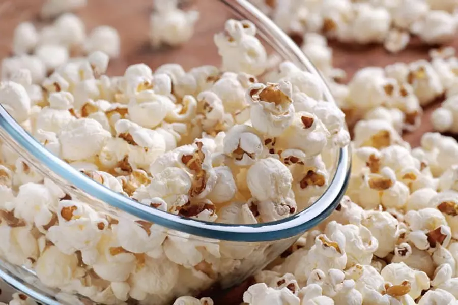 I migliori snack salutari per dimagrire: popcorn saltati all'aria