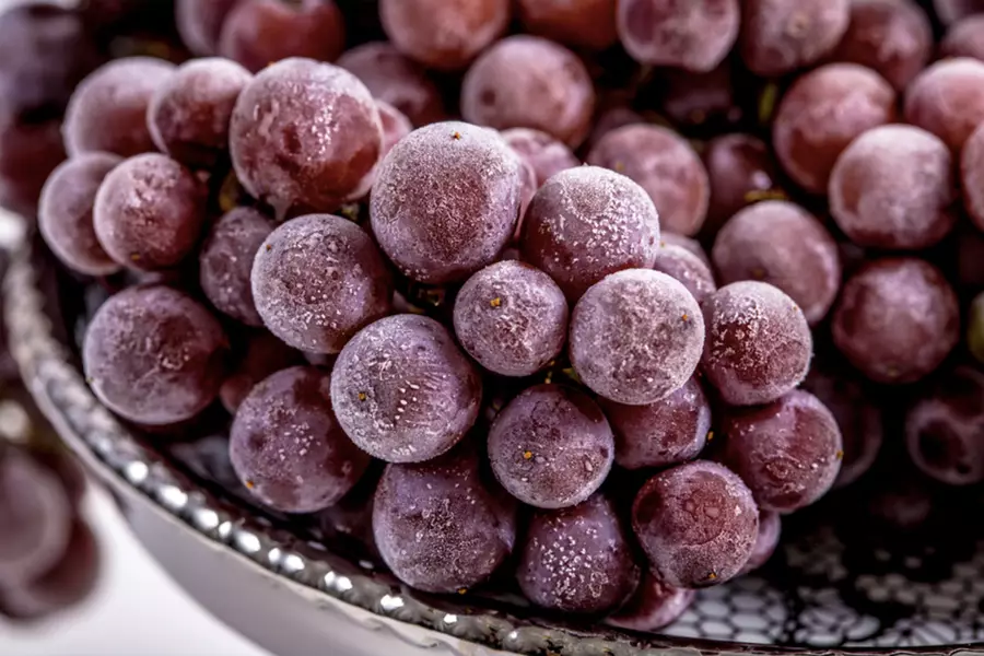 Melhores lanches saudáveis para perda de peso - uvas congeladas