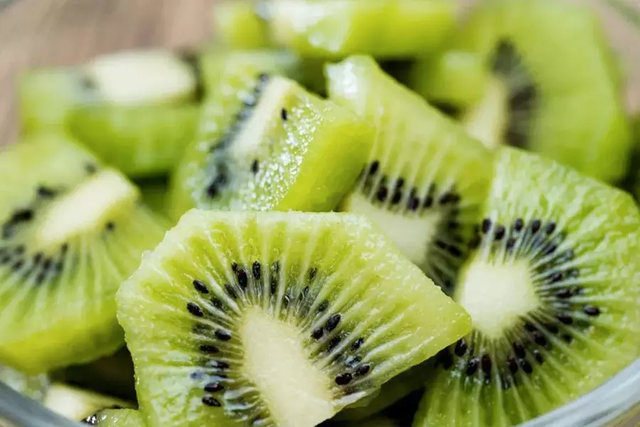 Els millors aperitius saludables per a la pèrdua de pes: kiwi
