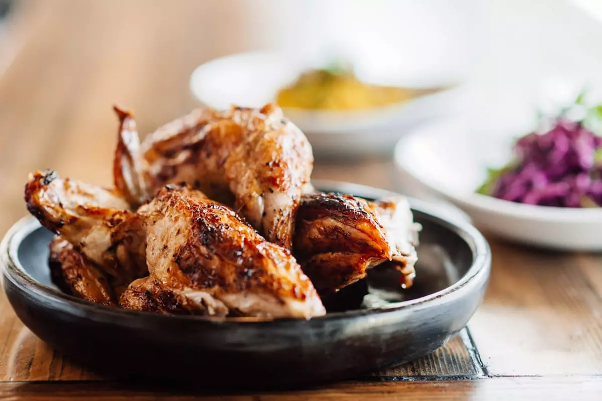 Der Char Rotisserie Holzkohle-Hähnchenladen