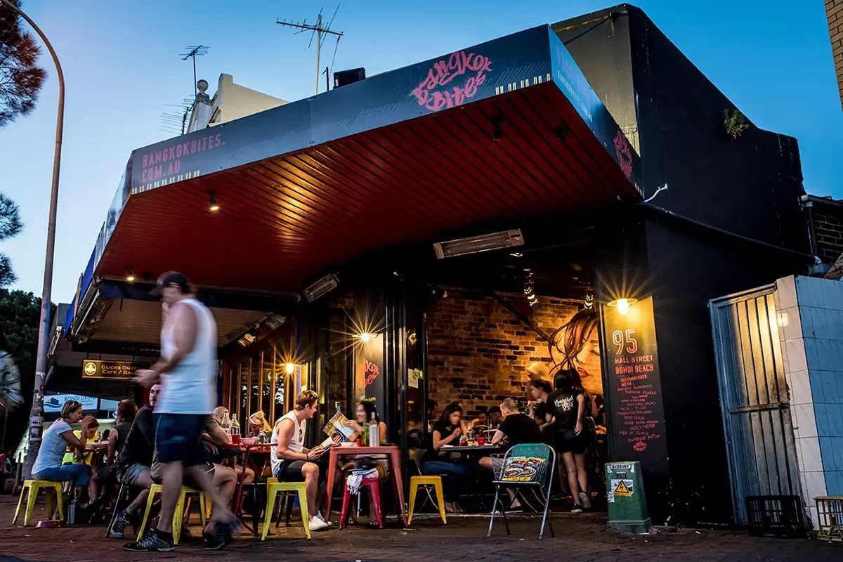 Bangkok morde il ristorante sulla spiaggia di Bondi all'aperto