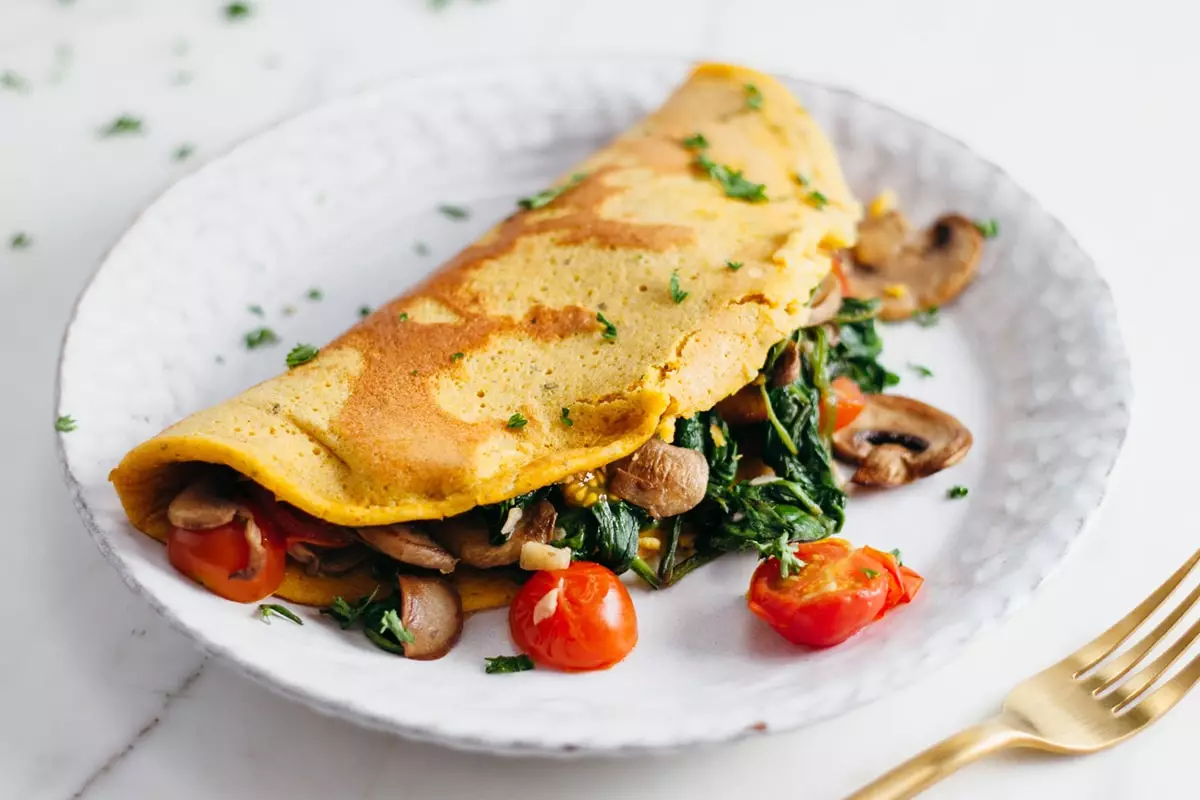 veganes Omelett mit Pilzen und Kartoffeln