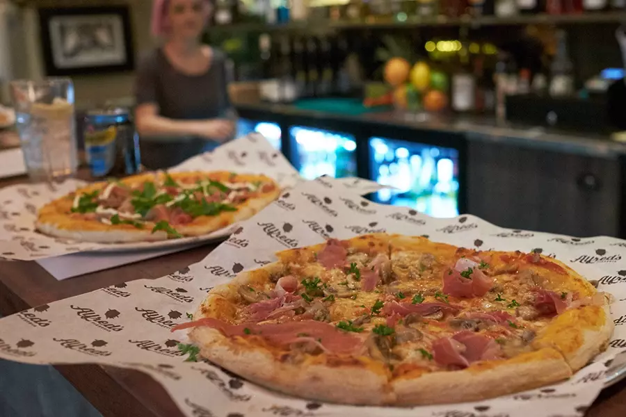 Ụlọ oriri na ọṅụṅụ Italiantali kacha mma na Perth Alfred's Pizzeria