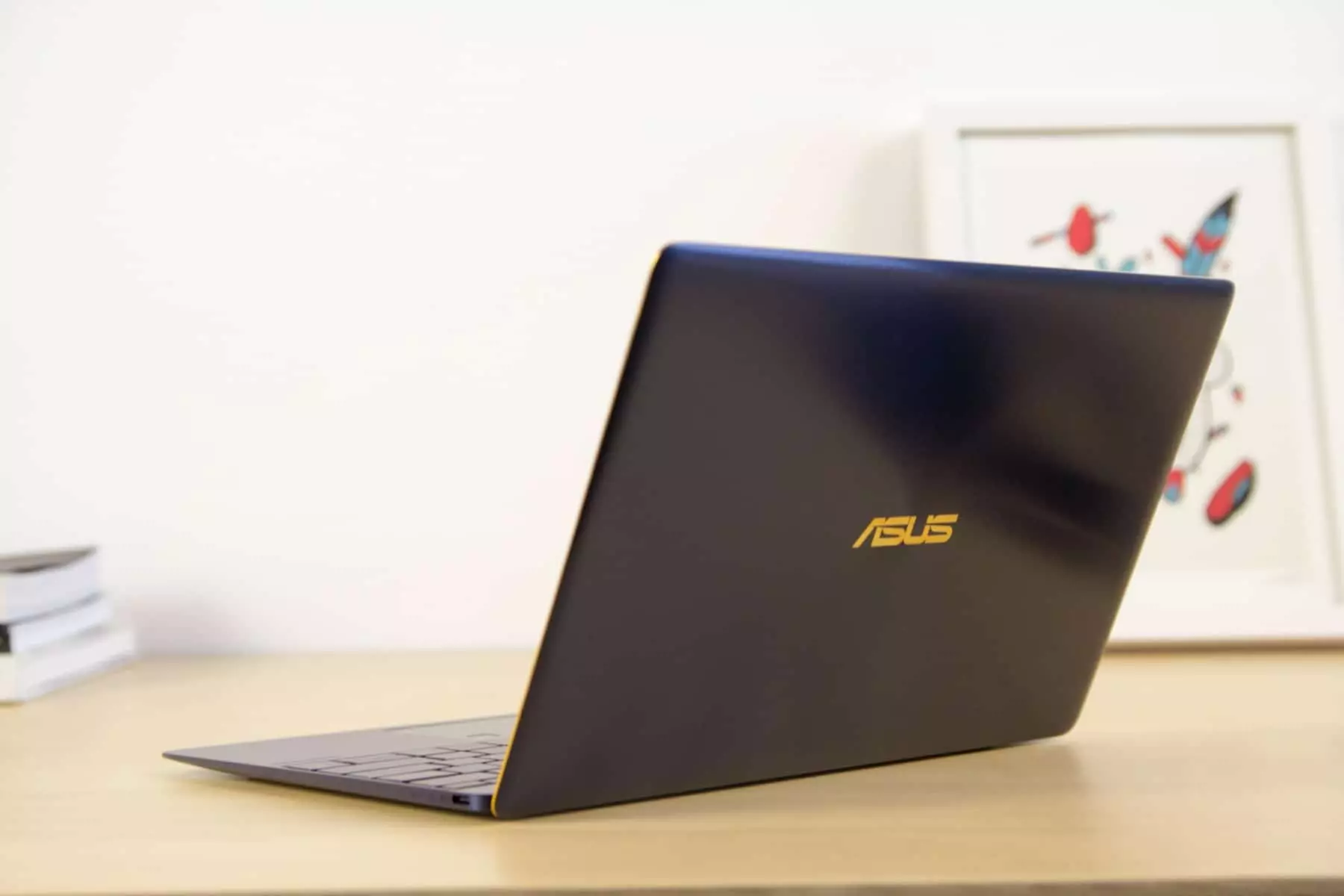 asus zenbook 3 ئارقا تەرىپى