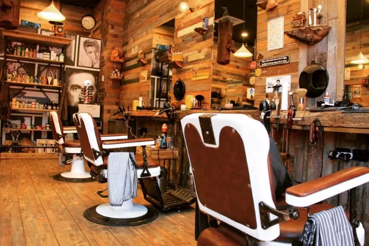 នៅខាងក្នុង mancave barbershop jm keune