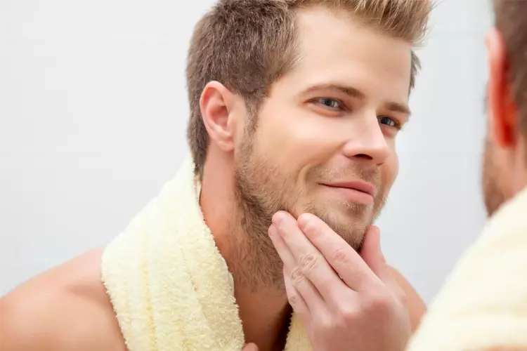 Una guía simple para el cuidado de la piel que los hombres deben seguir a diario