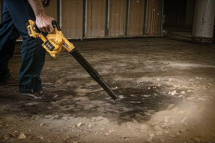 راهنمای هدیه کریسمس DeWALT Blower Handyman