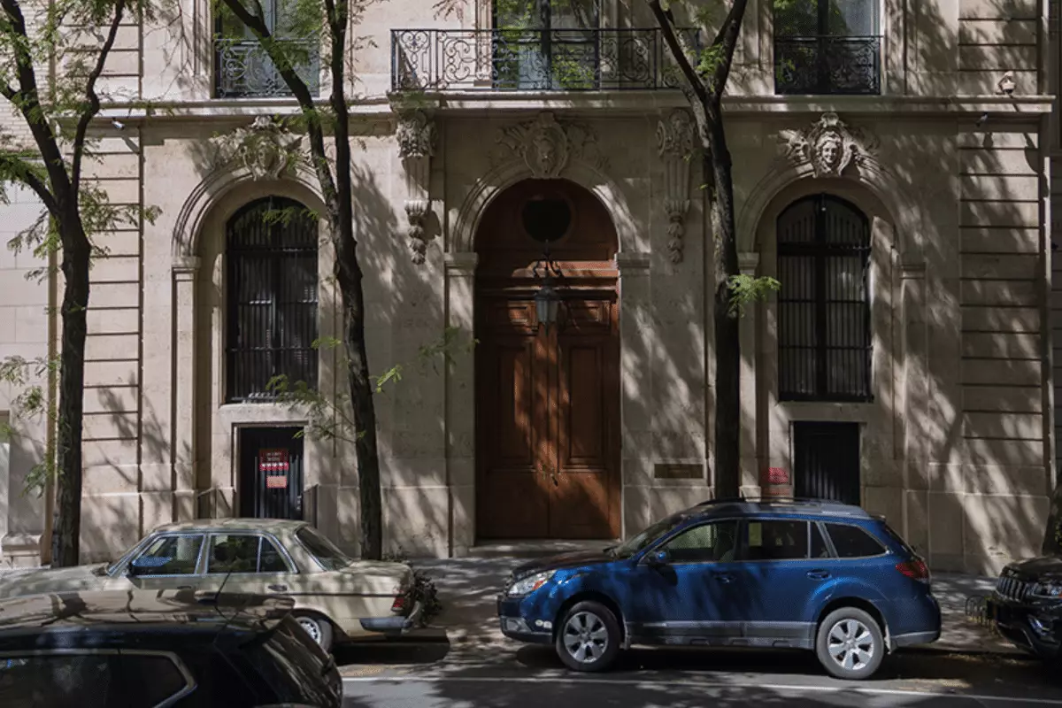 Se pare că Townhouse of Terrors a lui Jeffrey Epstein s-a vândut pentru 50 de milioane de dolari 7148_1