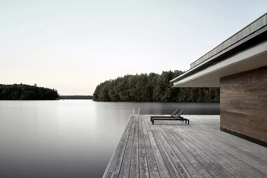 „Metricko kotedžas“ ir „Boathouse“ balkonas