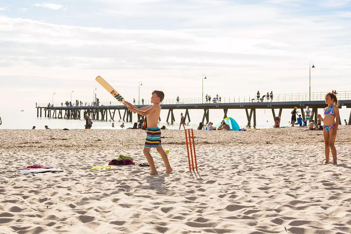 Beste Adelaide-strender for svømming, surfing og snorkling Glenelg Beach