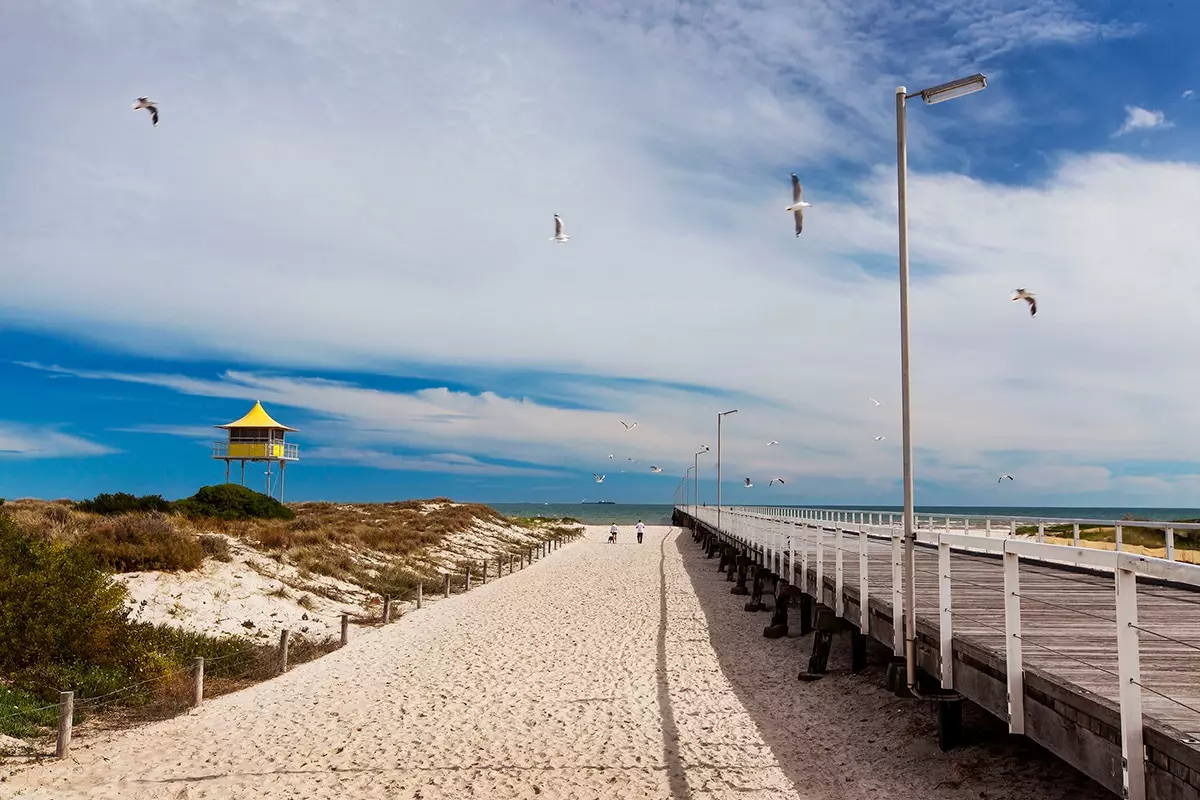 Nejlepší pláže Adelaide pro plavání, surfování a šnorchlování Semafor