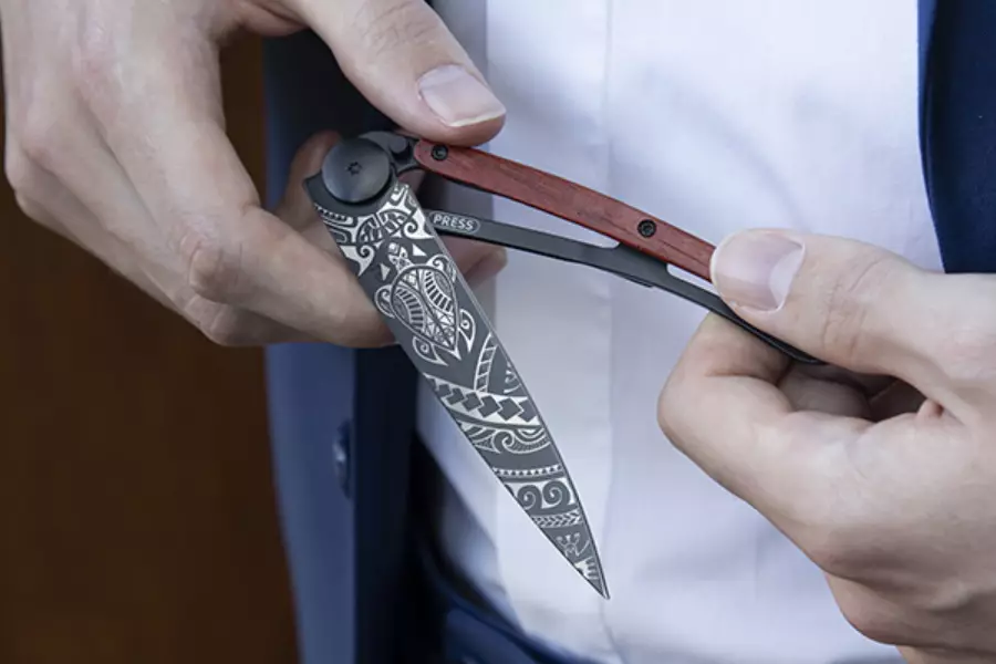 Deejo: Dizajn vreckového noža, ktorý prichádza s tetovaním 7280_6
