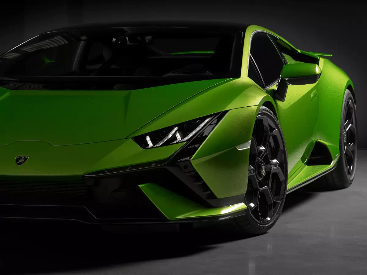 Lamborghini technica aurrean haserre