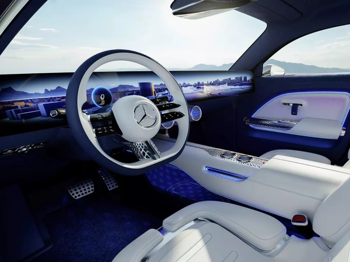 Mercedes eqxx konceptuālais informācijas panelis