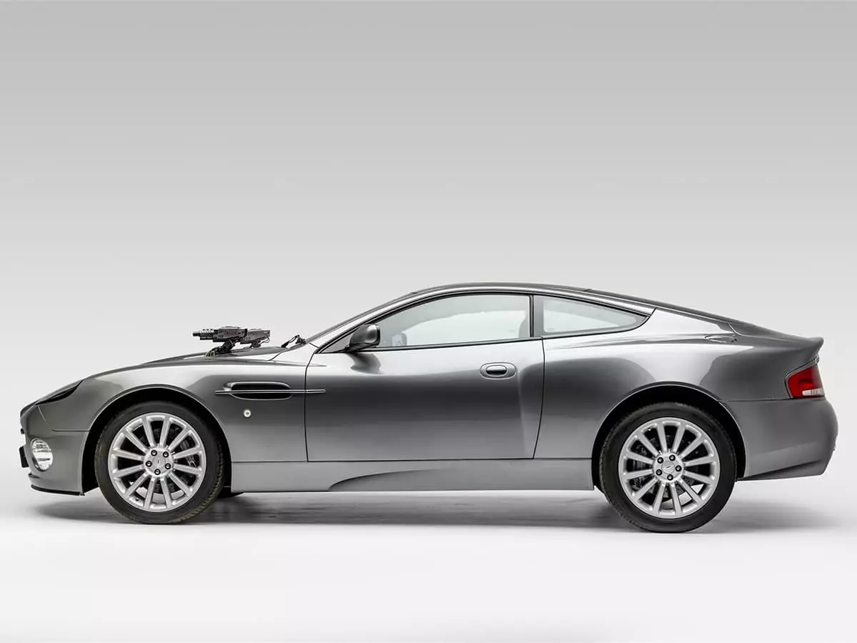 Koleksi mobil James Bond Aston Martin v12 Vanguish