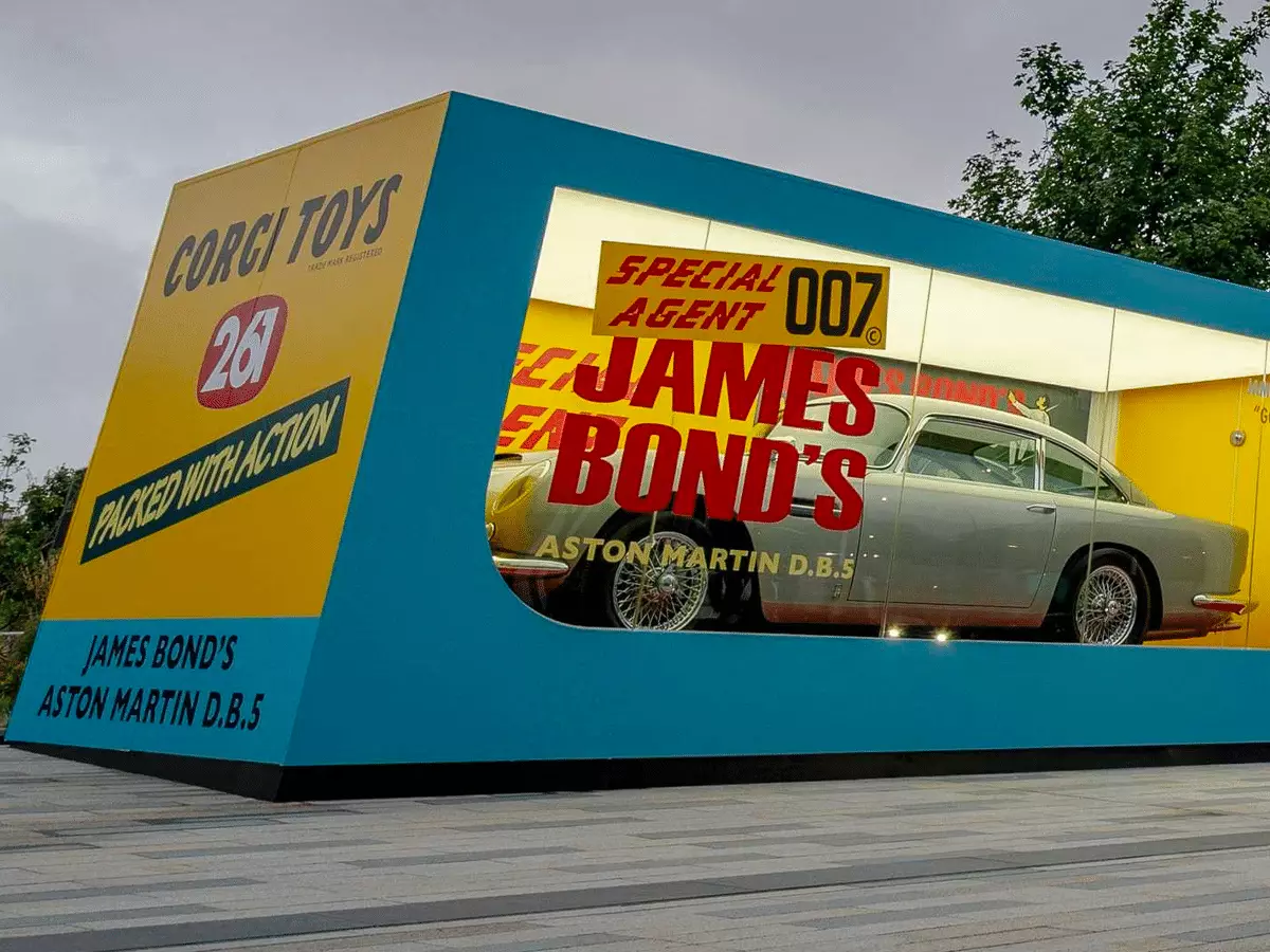 Aston Martin James Bond fandefasana