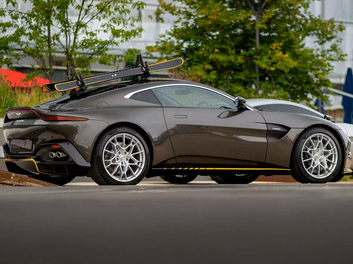 Запуск Aston Martin Джэймса Бонда
