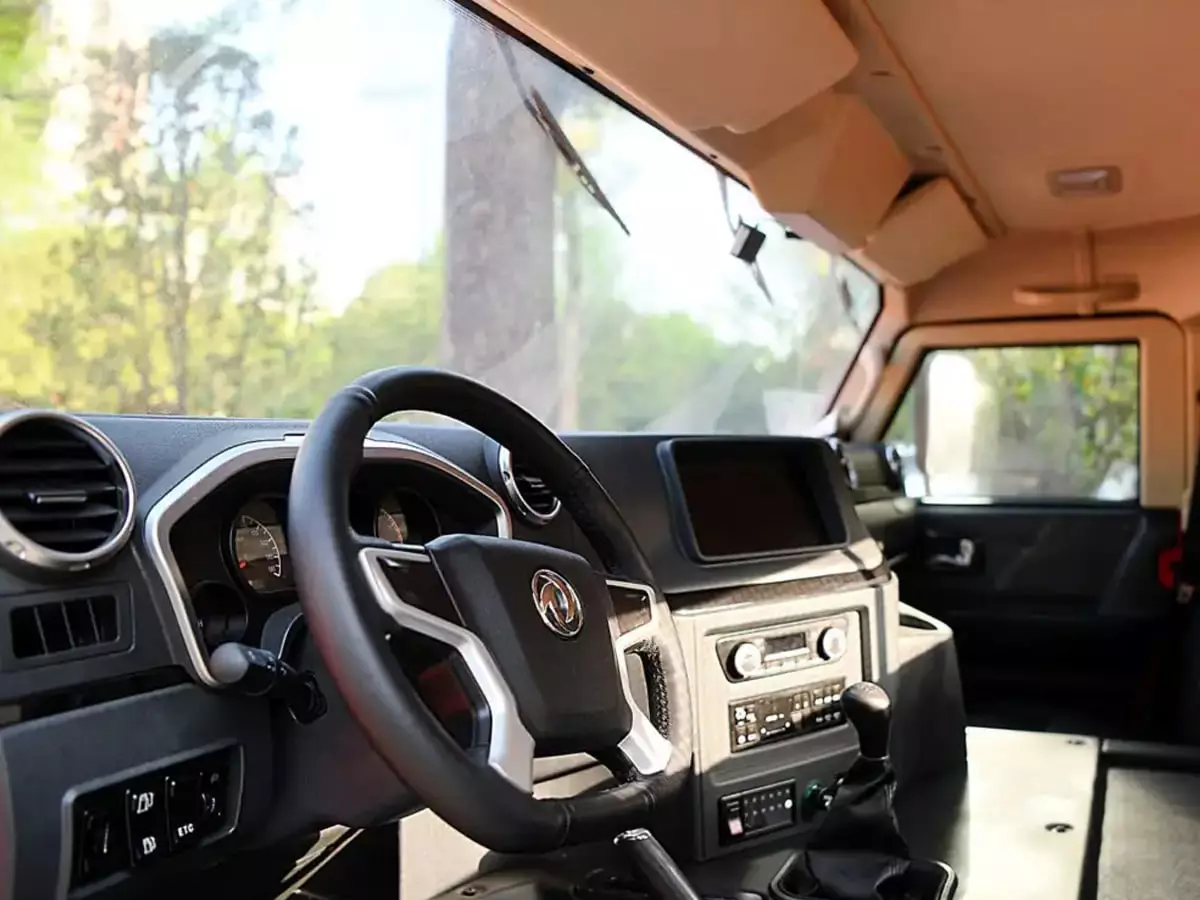 Interno del guerriero Dongfeng m50