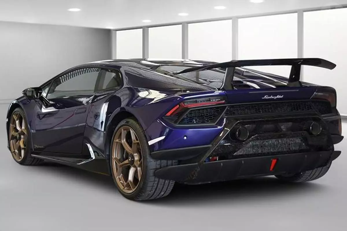 Na ave faamalosi lamborghini i tua kuata