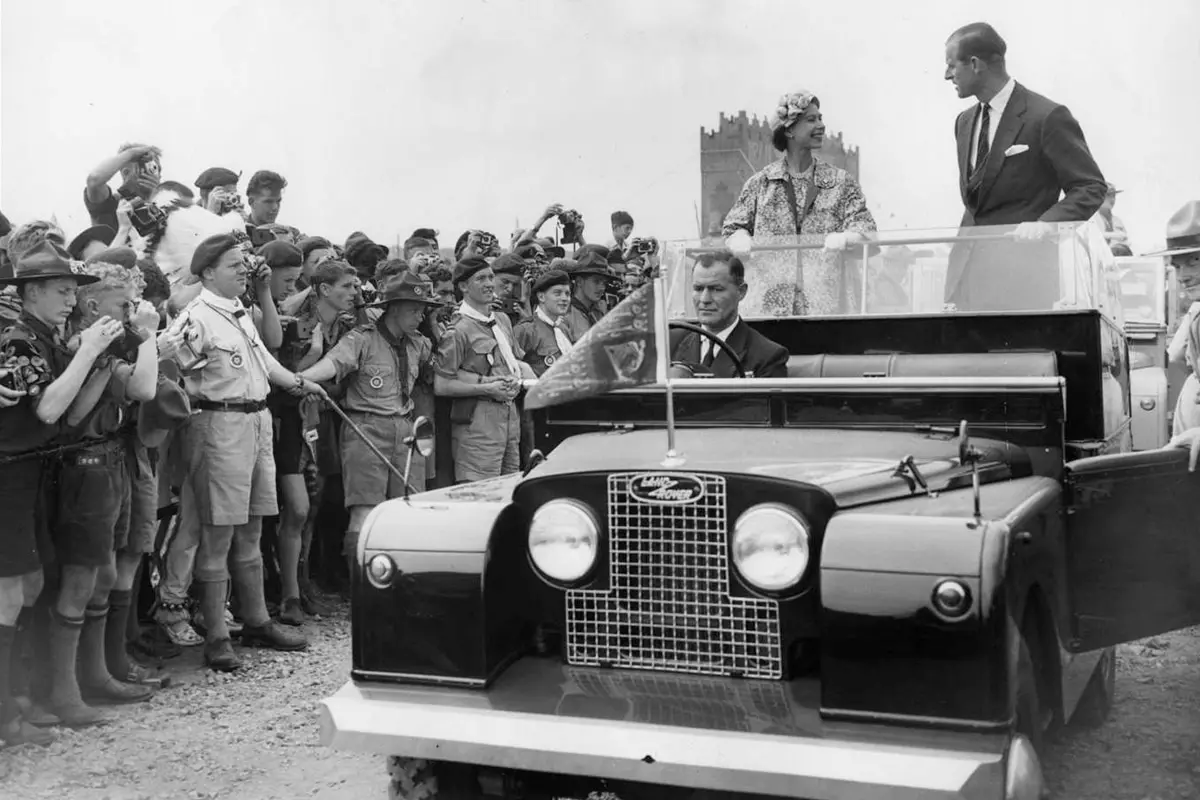 Cotxe fúnebre Prince Philip Land Rover 3