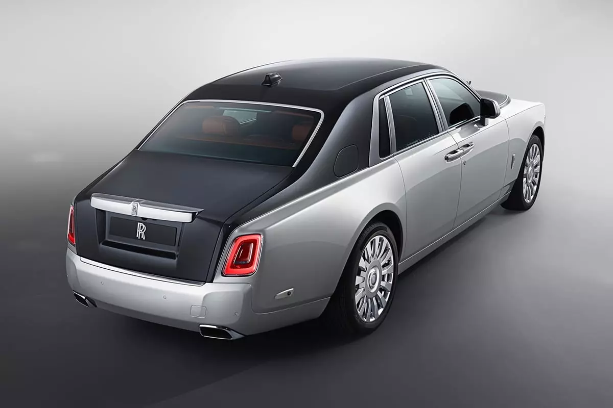 Rolls Royce Phantom Tempus Sedan 3