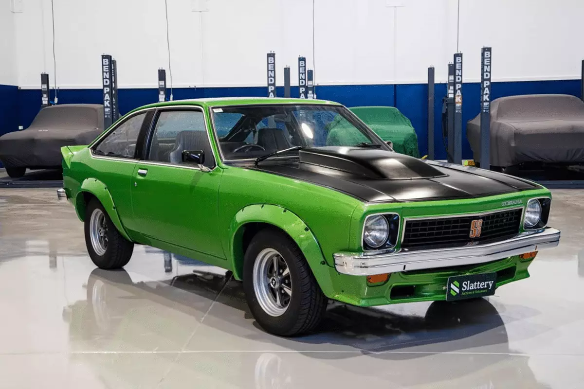 HOlden LX Torana A9X 'Mátově zelená