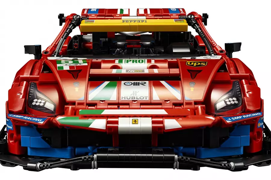 Lego Technic Ferrari 488 GTE பில்டிங் செட் முன்புறம்
