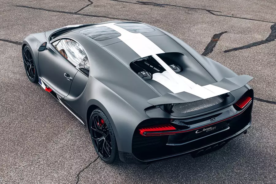 bugatti Chiron les Legendes du ciel side