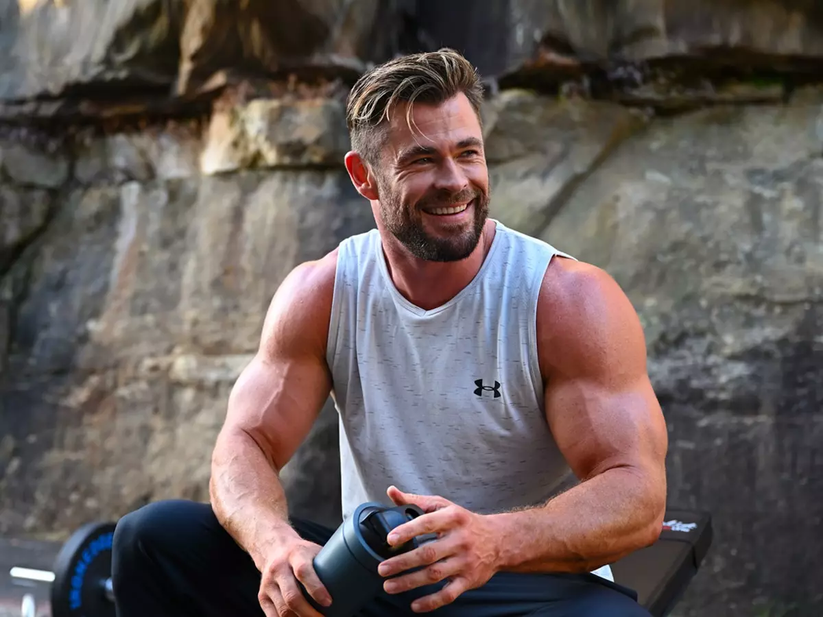 Tentu saja Cheat Meal Chris Hemsworth Berukuran Super