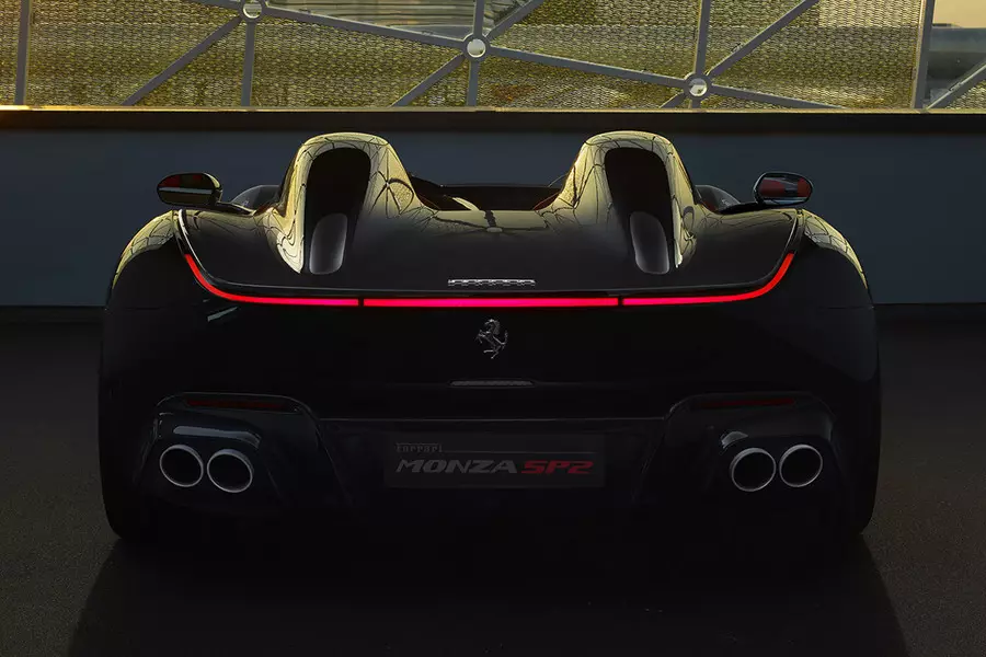 Ferrari Monza SP2 ar ais