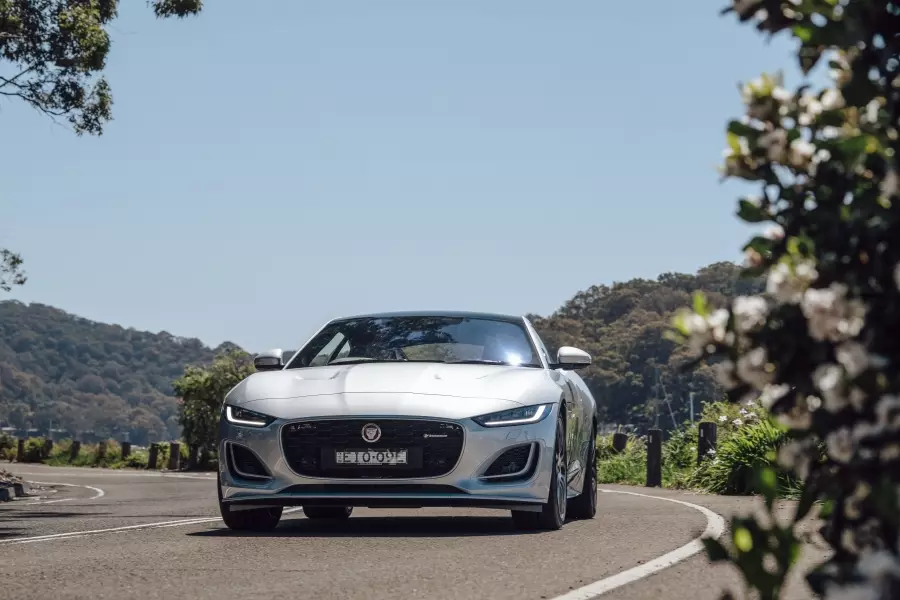 Il-Jaguar F-TYPE tal-2021 hija Dinamika daqskemm sabiħa 7874_2