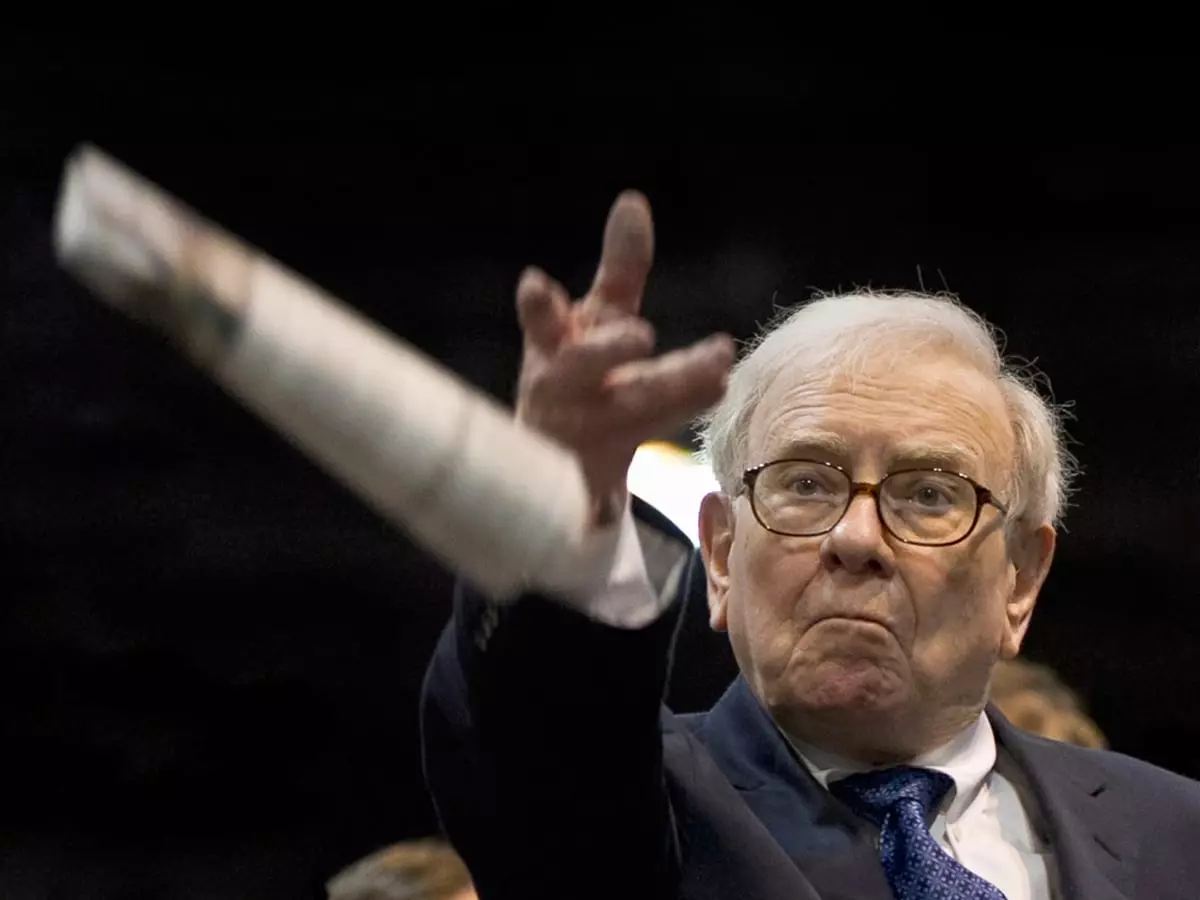 Jemand hat gerade 27 Millionen Dollar bezahlt, um mit dem Milliardär Warren Buffett zu Mittag zu essen
