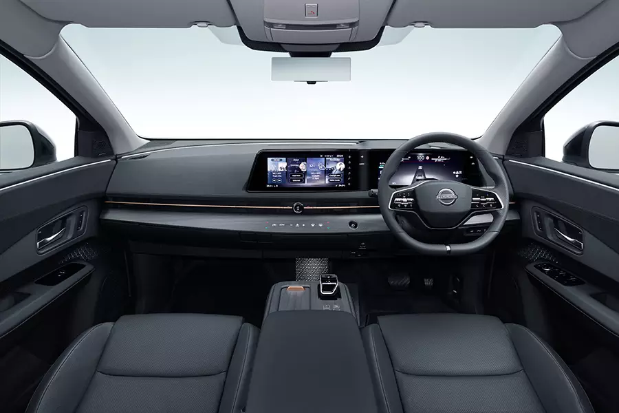 Nissan Aryia cadro de mandos e volante