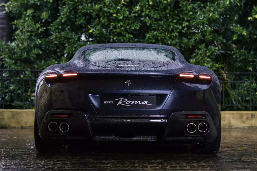 Turbocharged Ferrari Roma yana Korar Rayuwa mai dadi 7926_3