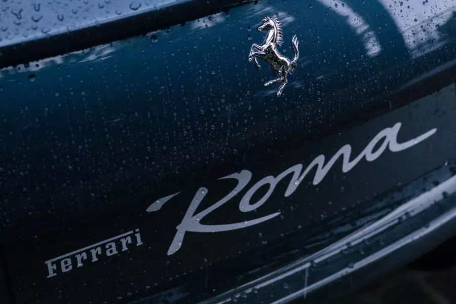 Turbocharged Ferrari Roma yana Korar Rayuwa mai dadi 7926_9