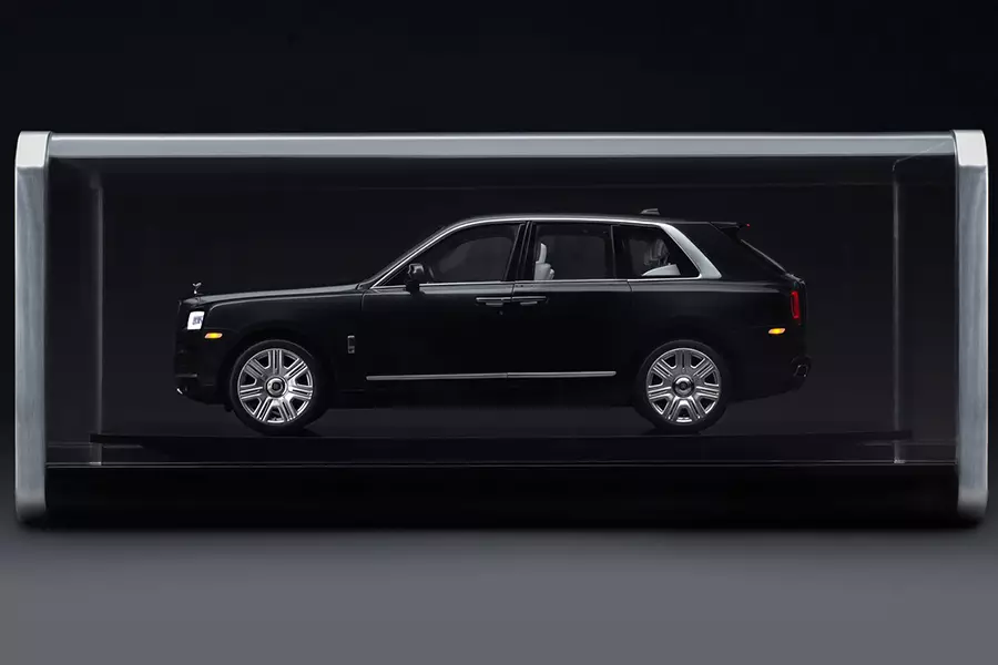 1:8 Replica Cullinan yn y blwch