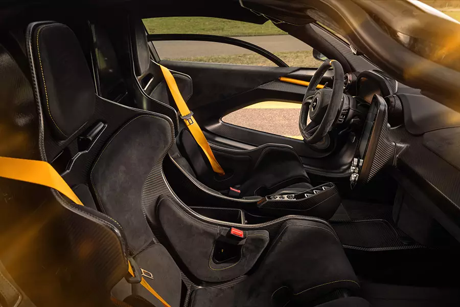 McLaren Senna dashboard thiab upholstery saib ntawm lub tsheb