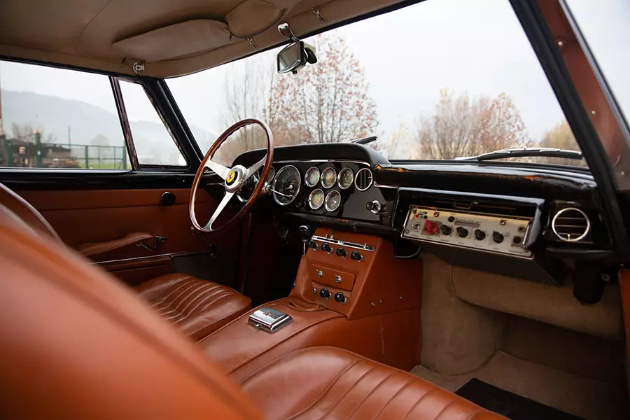 1962 Ferrari 250 GTE dashboard thiab kauj log